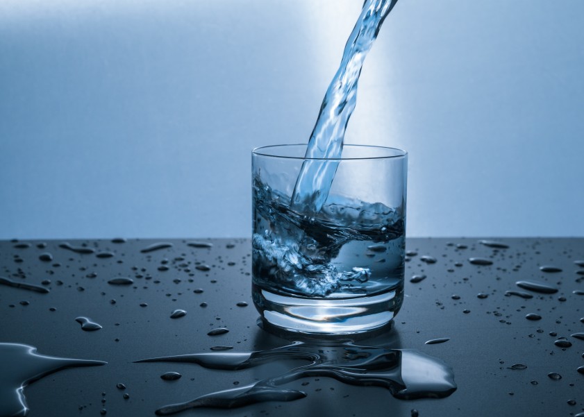 Boire beaucoup d'eau : quels sont les bienfaits beauté Boire beaucoup d'eau : quels sont les bienfaits beauté